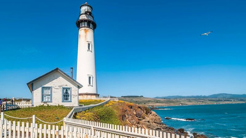 Super-Scenic Lighthouses - Sunset Magazine