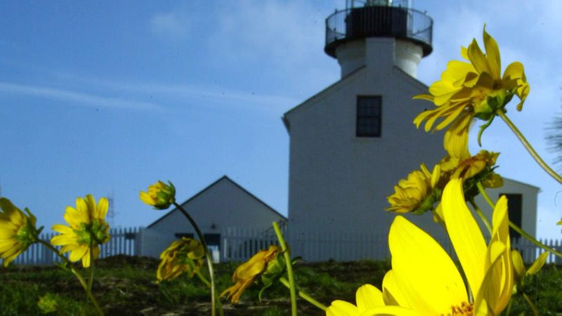 Super-Scenic Lighthouses - Sunset Magazine